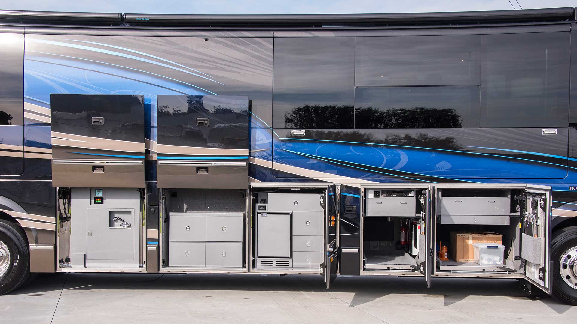 Liberty Coach #5444 - Prevost Plus